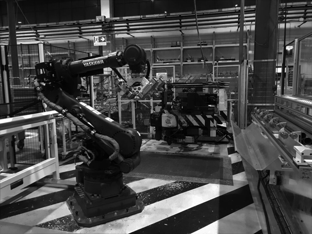 Robot cell including tube magazine and weld seam detection - Tmdi